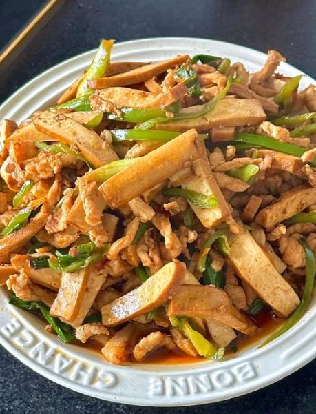 青椒香干肉丝怎么炒好吃_青椒香干肉丝家常做法-第2张图片-山城妙识