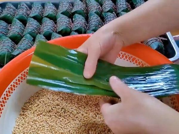 枕头粽怎么包_枕头粽包法图解-第2张图片-山城妙识