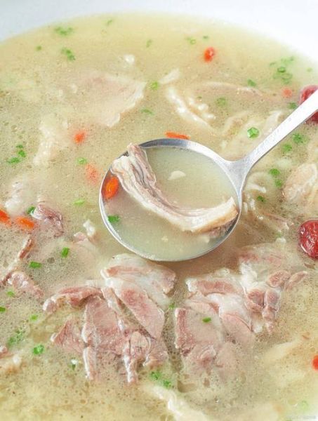 羊骨头汤怎么熬白_羊骨头汤怎么熬浓-第3张图片-山城妙识