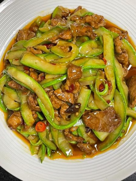 西葫芦炒肉怎么炒才脆嫩_西葫芦炒肉用不用焯水-第1张图片-山城妙识 西葫芦炒肉怎么炒才脆嫩_西葫芦炒肉用不用焯水-第1张图片-山城妙识