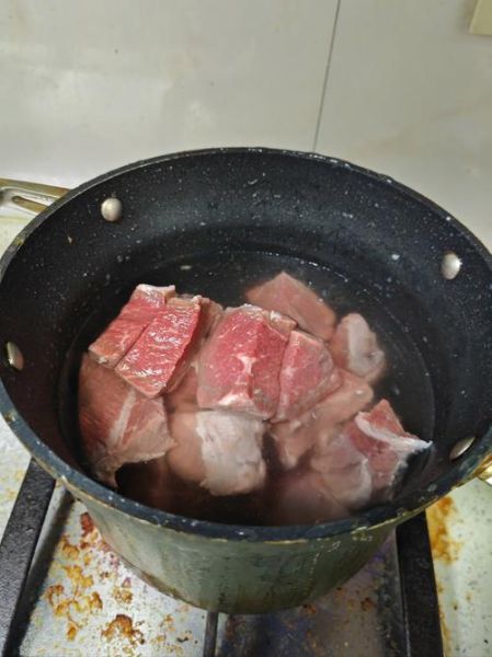 煮牛肉什么时候放盐_牛肉炖多久才嫩-第2张图片-山城妙识