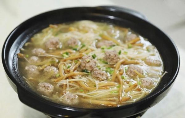 金针菇瘦肉汤怎么做_金针菇瘦肉汤的做法步骤-第3张图片-山城妙识