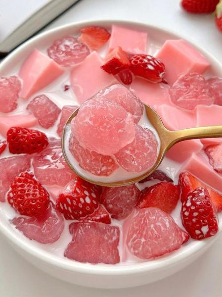 草莓牛奶冰沙怎么做_草莓牛奶冰沙做法窍门-第1张图片-山城妙识