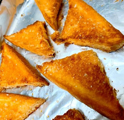 烤面包片怎么做_蜂蜜涂抹技巧-第1张图片-山城妙识