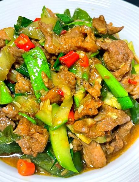 西葫芦炒肉怎么炒好吃_西葫芦炒肉用不用焯水-第2张图片-山城妙识