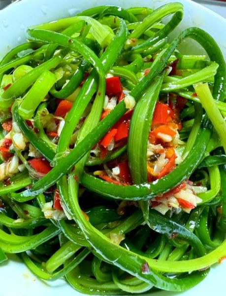 凉拌蒜苗怎么做好吃_家常做法窍门-第1张图片-山城妙识