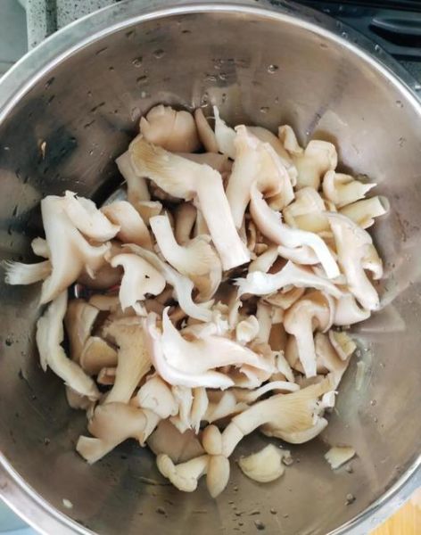 干炸鲜蘑怎么做才酥脆_干炸鲜蘑的家常做法-第1张图片-山城妙识