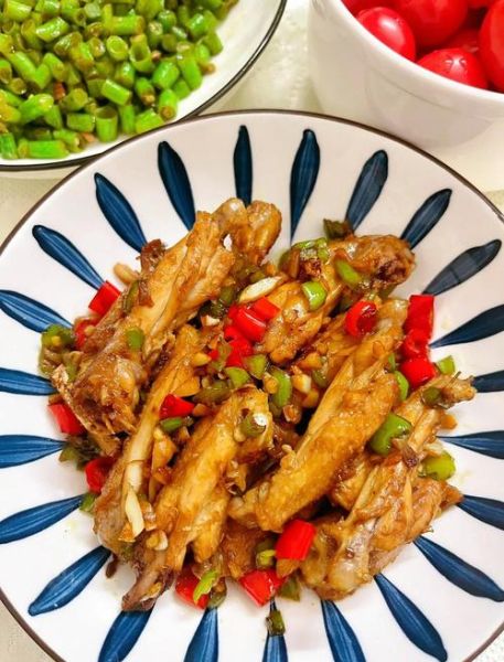 家常香辣鸡翅怎么做_香辣鸡翅腌制多久入味-第1张图片-山城妙识