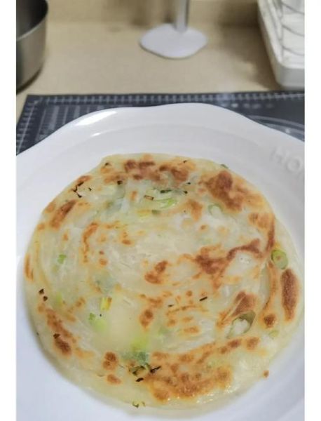 葱花油饼怎么做才酥脆_葱花油饼和面配方-第1张图片-山城妙识