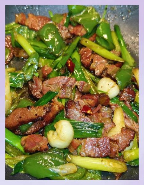 湖南烟熏腊肉怎么炒好吃_腊肉炒前要不要焯水-第1张图片-山城妙识