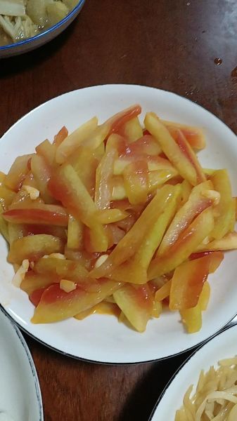 西瓜皮怎么炒好吃_西瓜皮炒什么最下饭-第1张图片-山城妙识