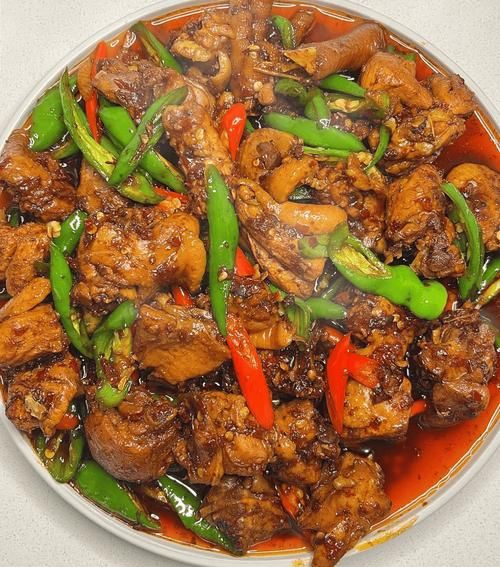 青椒炒鸡块怎么做_青椒炒鸡块用鸡腿还是鸡胸-第3张图片-山城妙识