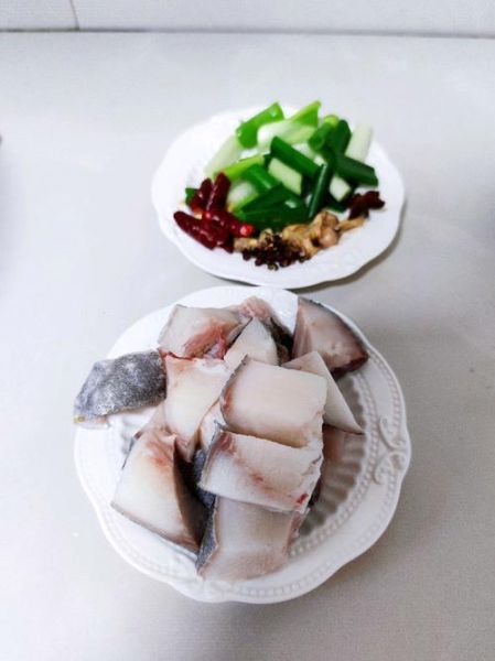 炖鳕鱼怎么做_炖鳕鱼需要焯水吗-第3张图片-山城妙识
