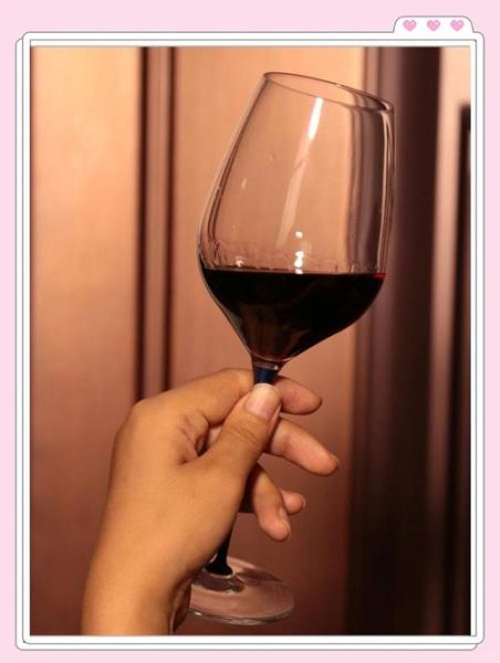 红酒杯的正确拿法_为什么红酒杯不能握杯肚-第3张图片-山城妙识 红酒杯的正确拿法_为什么红酒杯不能握杯肚-第3张图片-山城妙识