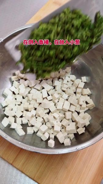 香椿叶拌豆腐怎么做_香椿拌豆腐要不要焯水-第1张图片-山城妙识