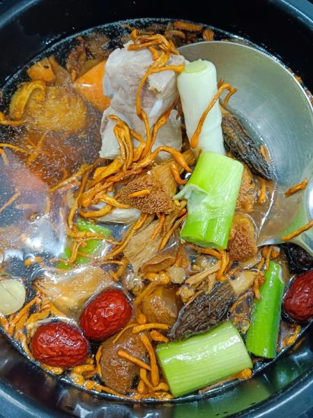 煲菌菇汤的做法大全_菌菇汤怎么煲才鲜-第2张图片-山城妙识 煲菌菇汤的做法大全_菌菇汤怎么煲才鲜-第2张图片-山城妙识