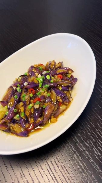 红烧茄子怎么做_红烧茄子为什么发黑-第1张图片-山城妙识