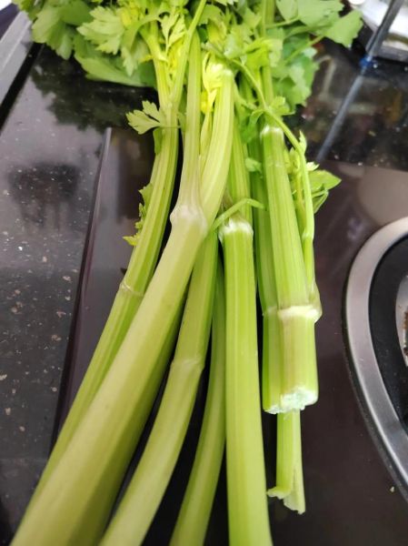 凉拌芹菜怎么做才脆_饭店芹菜凉拌秘诀-第3张图片-山城妙识