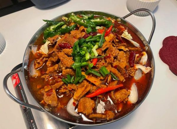 牛肉锅仔里放什么配菜_牛肉锅仔配菜推荐-第1张图片-山城妙识