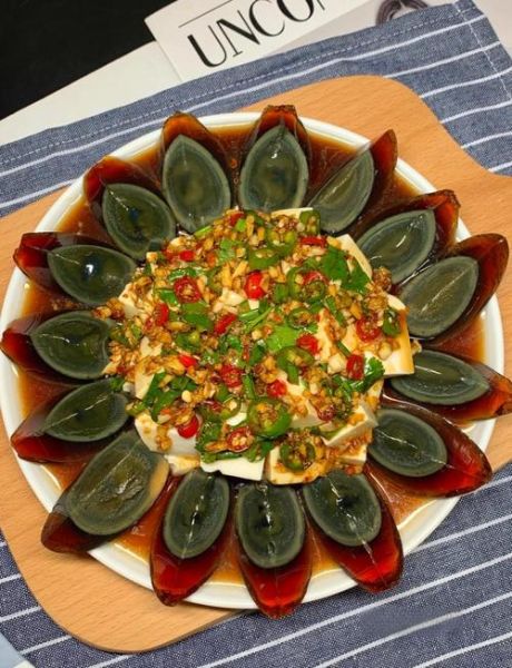 豆腐松花蛋怎么凉拌好吃_松花蛋拌豆腐要不要焯水-第1张图片-山城妙识