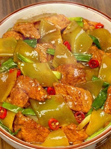 莴笋炒肉片怎么做_莴笋炒肉片家常做法-第2张图片-山城妙识