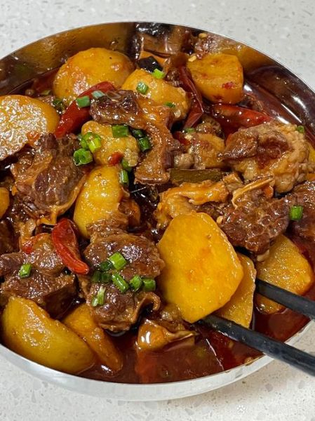 土豆炖牛腩汤怎么做好吃_牛腩汤去腥技巧-第3张图片-山城妙识