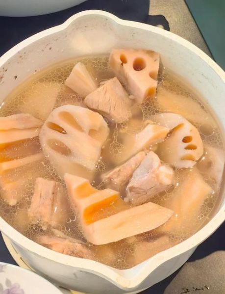 莲藕排骨汤怎么炖最好喝_家常做法-第1张图片-山城妙识