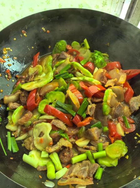 大杂烩干锅怎么做好吃_大杂烩干锅家常做法-第1张图片-山城妙识