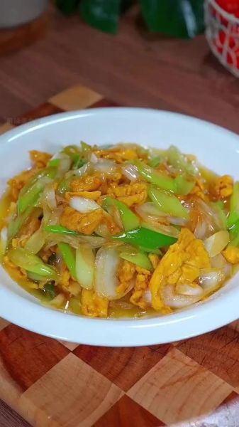 大葱炒鸡蛋热量是多少_减肥能吃吗-第1张图片-山城妙识