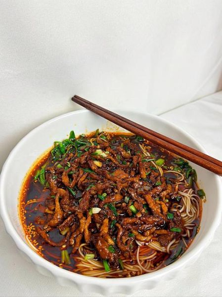 肉丝炒面条怎么炒不粘锅_肉丝炒面条用什么面条-第1张图片-山城妙识 肉丝炒面条怎么炒不粘锅_肉丝炒面条用什么面条-第1张图片-山城妙识