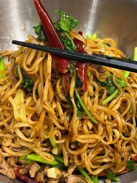 肉丝炒面条怎么炒不粘锅_肉丝炒面条用什么面条-第2张图片-山城妙识 肉丝炒面条怎么炒不粘锅_肉丝炒面条用什么面条-第2张图片-山城妙识