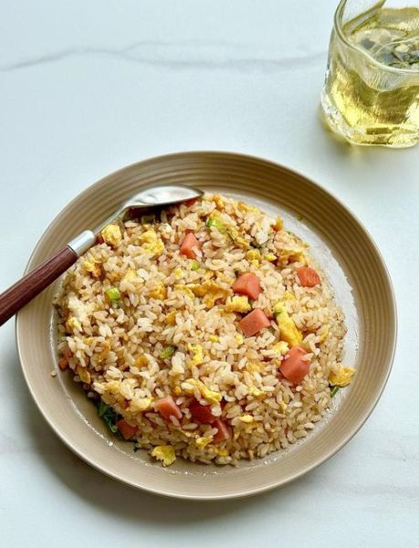 火腿蛋炒饭怎么做_火腿蛋炒饭热量高吗-第1张图片-山城妙识 火腿蛋炒饭怎么做_火腿蛋炒饭热量高吗-第1张图片-山城妙识