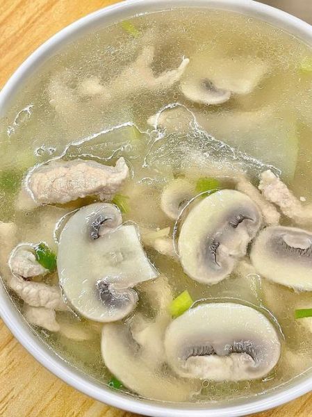 白蘑菇肉片汤怎么做_白蘑菇肉片汤的家常做法-第3张图片-山城妙识
