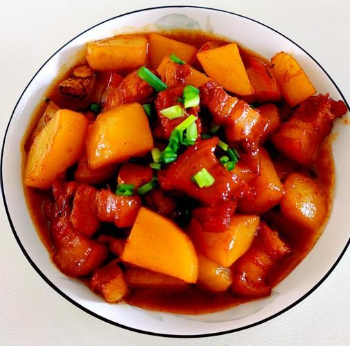 红烧肉炖土豆怎么做_家庭版详细步骤-第1张图片-山城妙识