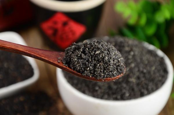 黑芝麻粉怎么吃最好_黑芝麻粉一天吃多少克-第2张图片-山城妙识 黑芝麻粉怎么吃最好_黑芝麻粉一天吃多少克-第2张图片-山城妙识