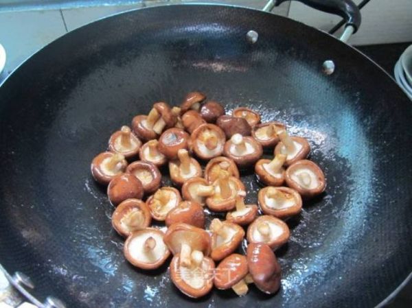 蚝油草菇怎么做_蚝油草菇的家常做法-第2张图片-山城妙识 蚝油草菇怎么做_蚝油草菇的家常做法-第2张图片-山城妙识