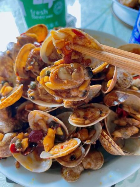 爆炒花甲要不要先焯水_花甲焯水多久才脆嫩-第2张图片-山城妙识