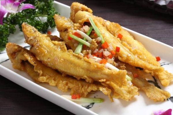 面包糠炸小黄鱼怎么做_炸小黄鱼酥脆不掉皮-第3张图片-山城妙识