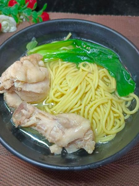 鸡汤面热量高吗_鸡汤面有营养吗-第1张图片-山城妙识