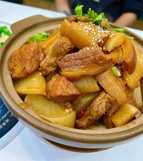 信阳炖菜怎么做才正宗_信阳炖菜做法详解-第1张图片-山城妙识 信阳炖菜怎么做才正宗_信阳炖菜做法详解-第1张图片-山城妙识