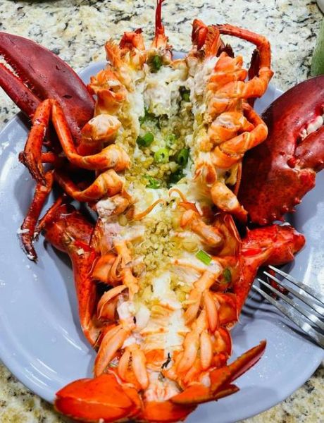 蒜蓉清蒸大龙虾怎么做_蒜蓉清蒸大龙虾蒸多久-第1张图片-山城妙识