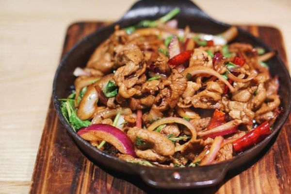 铁板羊肉怎么做_铁板羊肉家常做法-第1张图片-山城妙识