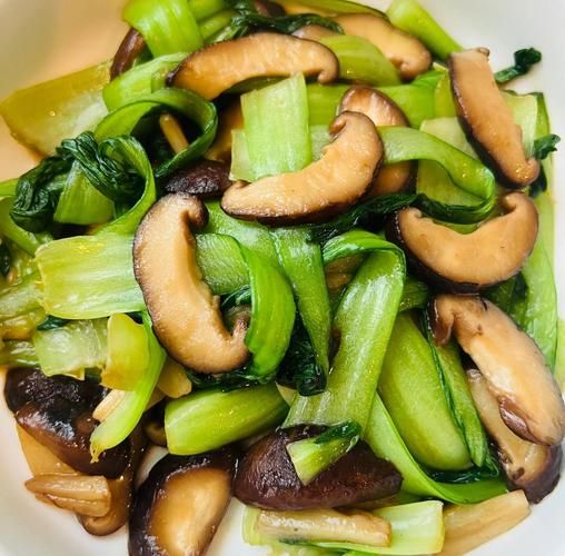 青菜炒香菇怎么炒好吃_青菜炒香菇要不要焯水-第1张图片-山城妙识 青菜炒香菇怎么炒好吃_青菜炒香菇要不要焯水-第1张图片-山城妙识