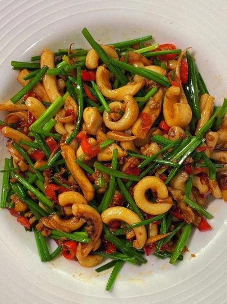 鱿鱼圈炒韭菜怎么做_鱿鱼圈炒韭菜需要焯水吗-第2张图片-山城妙识 鱿鱼圈炒韭菜怎么做_鱿鱼圈炒韭菜需要焯水吗-第2张图片-山城妙识