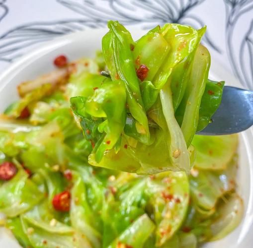 圆白菜怎么凉拌才好吃_圆白菜凉拌要不要焯水-第1张图片-山城妙识 圆白菜怎么凉拌才好吃_圆白菜凉拌要不要焯水-第1张图片-山城妙识