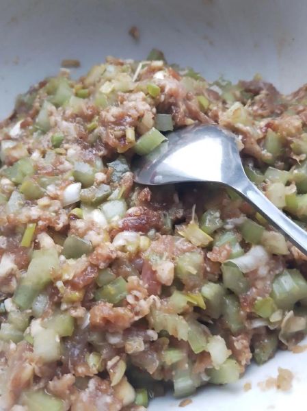 芹菜素包子怎么做_芹菜素包子馅怎么调-第3张图片-山城妙识 芹菜素包子怎么做_芹菜素包子馅怎么调-第3张图片-山城妙识