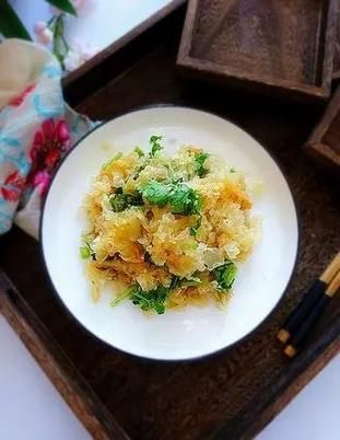 凉拌银耳怎么做好吃_凉拌银耳的做法大全集-第2张图片-山城妙识