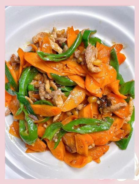 胡萝卜青椒炒肉怎么做_胡萝卜青椒炒肉的家常做法-第1张图片-山城妙识 胡萝卜青椒炒肉怎么做_胡萝卜青椒炒肉的家常做法-第1张图片-山城妙识