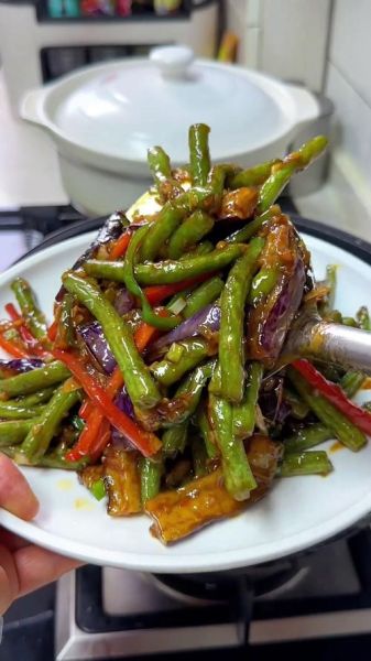 长豆角烧茄子怎么做_豆角茄子先炒哪个-第3张图片-山城妙识 长豆角烧茄子怎么做_豆角茄子先炒哪个-第3张图片-山城妙识