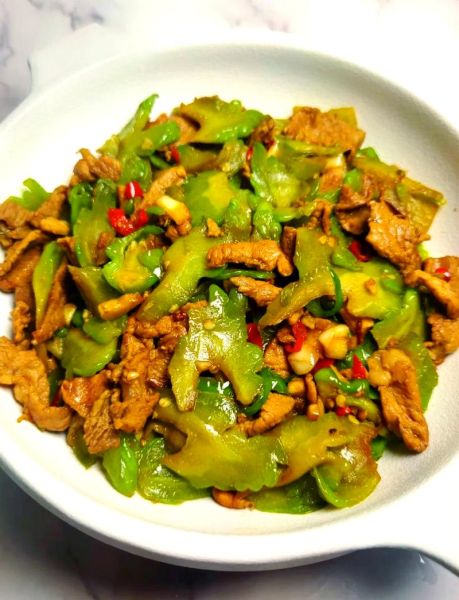 苦瓜炒肉怎么做_苦瓜炒肉要不要焯水-第2张图片-山城妙识 苦瓜炒肉怎么做_苦瓜炒肉要不要焯水-第2张图片-山城妙识